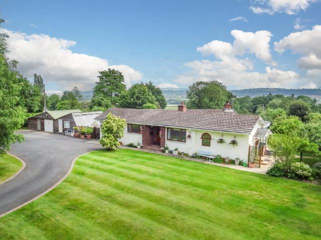 3 bedroom detached bungalow for sale