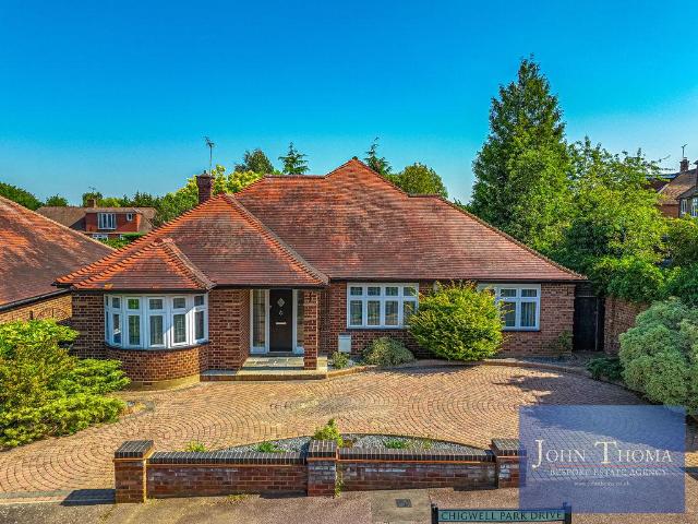 3 bedroom detached bungalow for sale