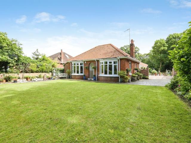3 bedroom detached bungalow for sale