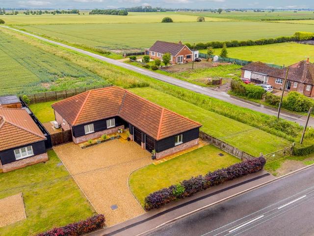 3 bedroom detached bungalow for sale