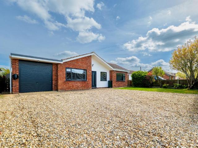 3 bedroom detached bungalow for sale