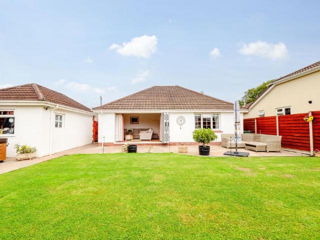 3 bedroom detached bungalow for sale