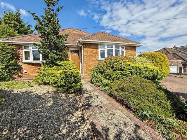 3 bedroom detached bungalow for sale