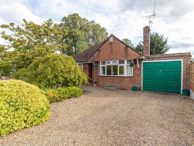 2 bedroom detached bungalow for sale