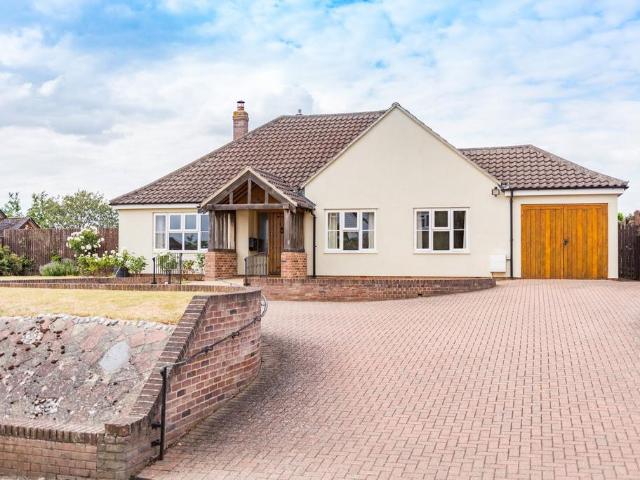 3 bedroom detached bungalow for sale