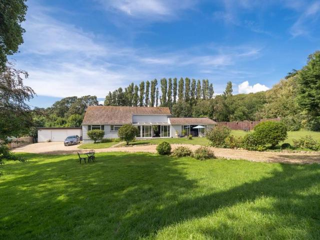 3 bedroom detached bungalow for sale