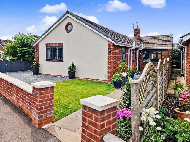 3 bedroom detached bungalow for sale