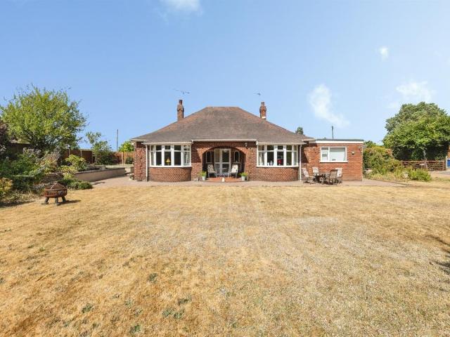 3 bedroom detached bungalow for sale