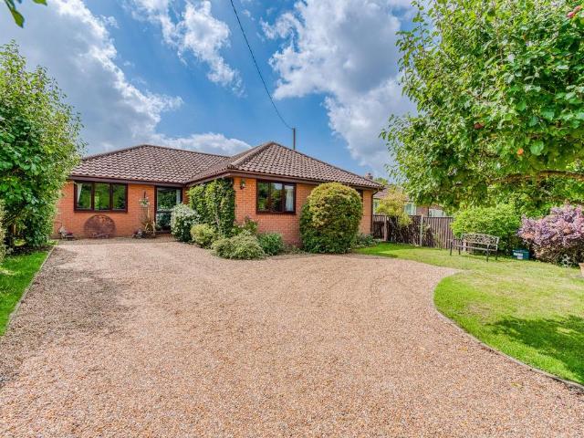 3 bedroom detached bungalow for sale