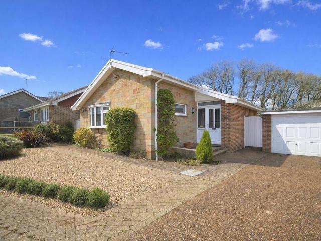 3 bedroom detached bungalow for sale