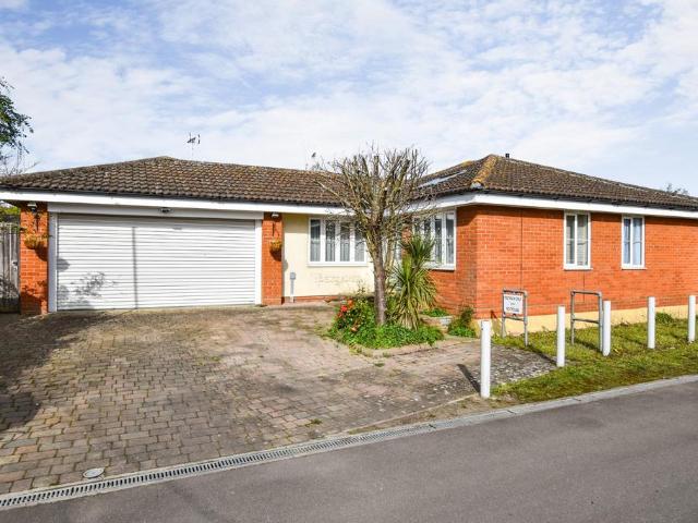 3 bedroom detached bungalow for sale