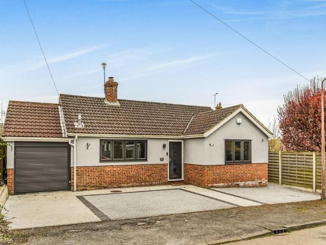3 bedroom detached bungalow for sale