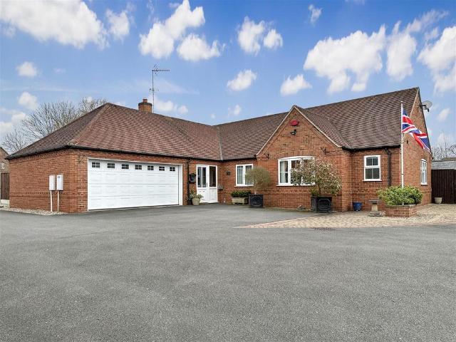 3 bedroom detached bungalow for sale