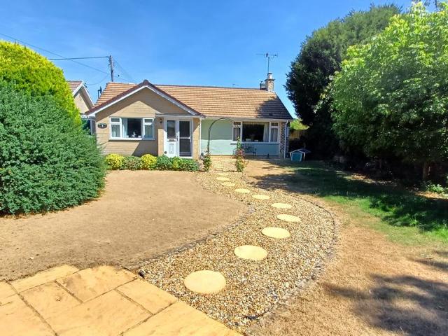 3 bedroom detached bungalow for sale
