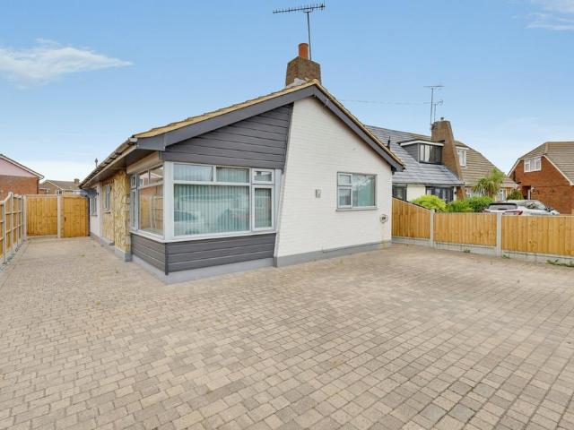 3 bedroom detached bungalow for sale