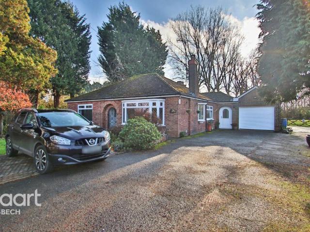 3 bedroom detached bungalow for sale