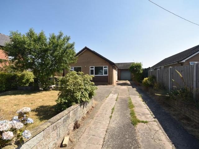 3 bedroom detached bungalow for sale