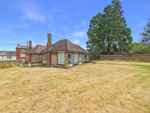 3 bedroom detached bungalow for sale