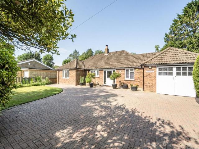 3 bedroom detached bungalow for sale