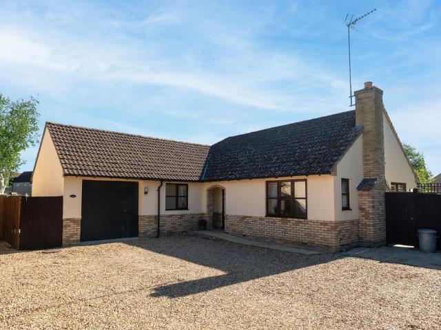 3 bedroom detached bungalow for sale