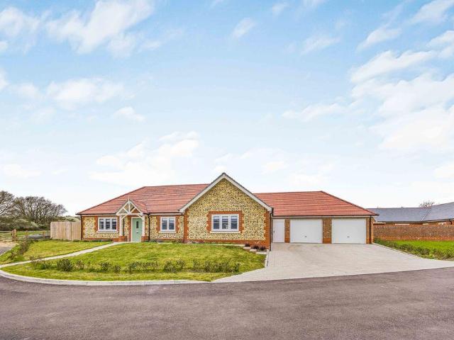 3 bedroom detached bungalow for sale