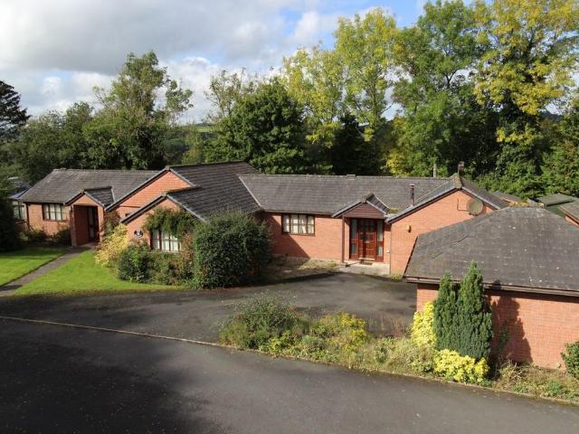 4 bedroom detached bungalow for sale