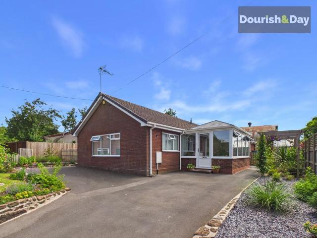 3 bedroom detached bungalow for sale