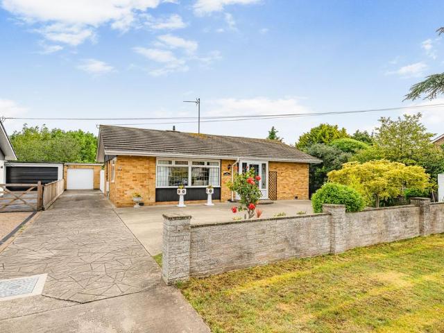 3 bedroom detached bungalow for sale