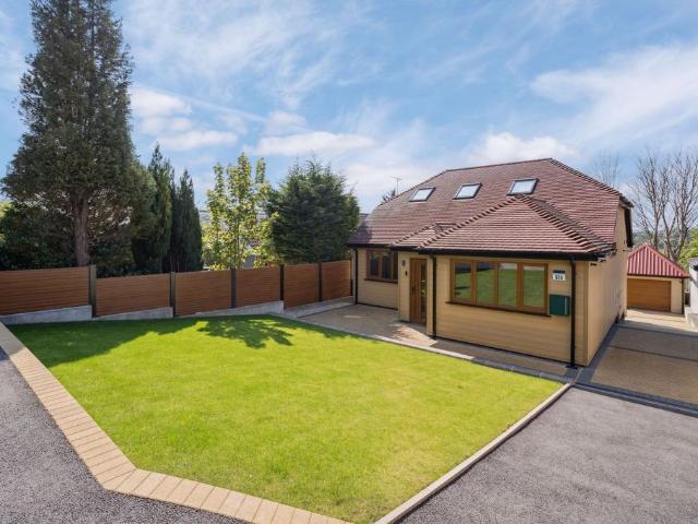 3 bedroom detached bungalow for sale