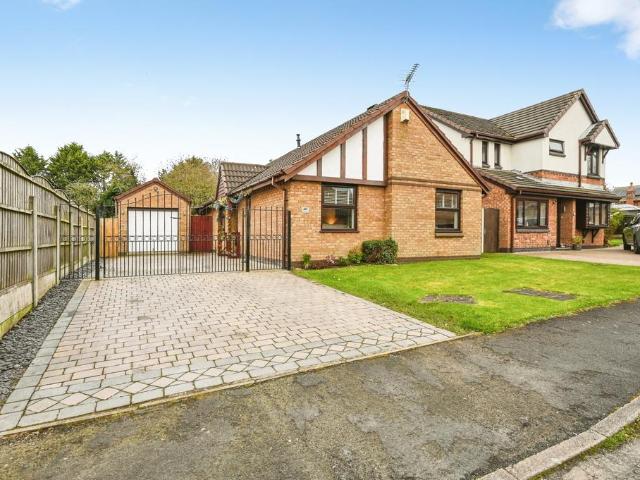 3 bedroom detached bungalow for sale