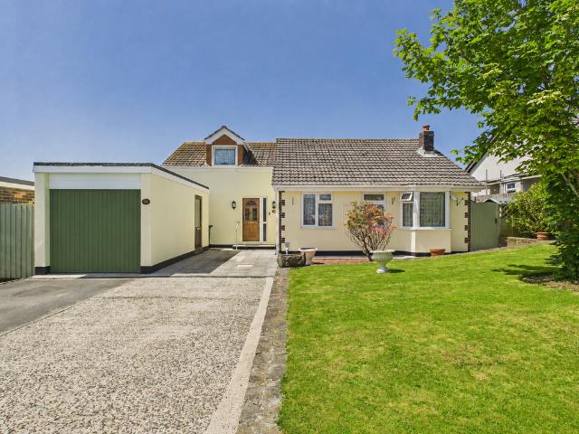 3 bedroom detached bungalow for sale