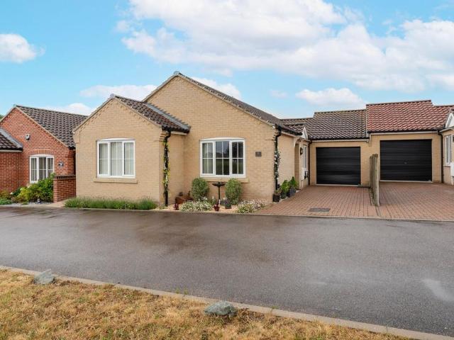 3 bedroom detached bungalow for sale