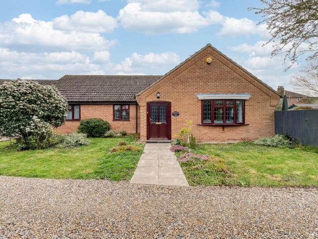 3 bedroom detached bungalow for sale
