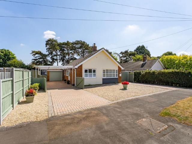 3 bedroom detached bungalow for sale