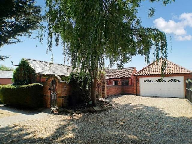 3 bedroom detached bungalow for sale