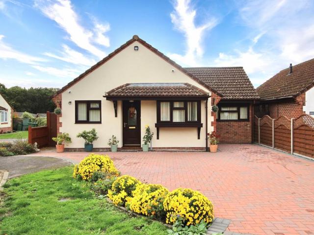 3 bedroom detached bungalow for sale