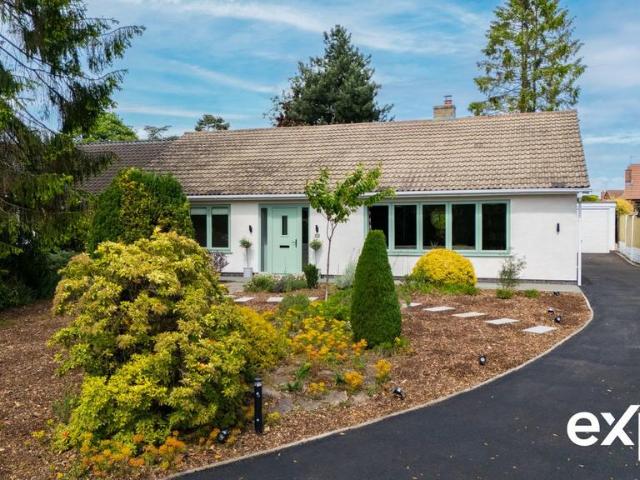 3 bedroom detached bungalow for sale