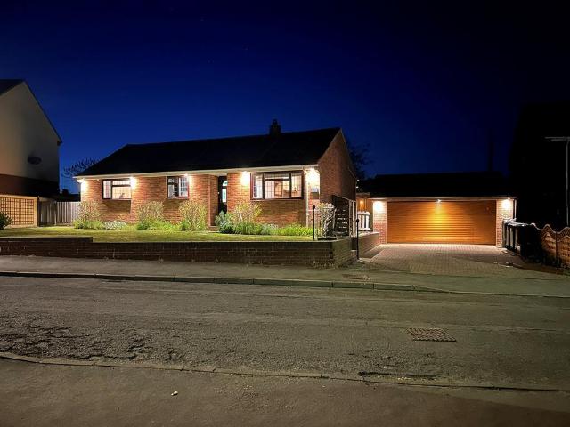 3 bedroom detached bungalow for sale