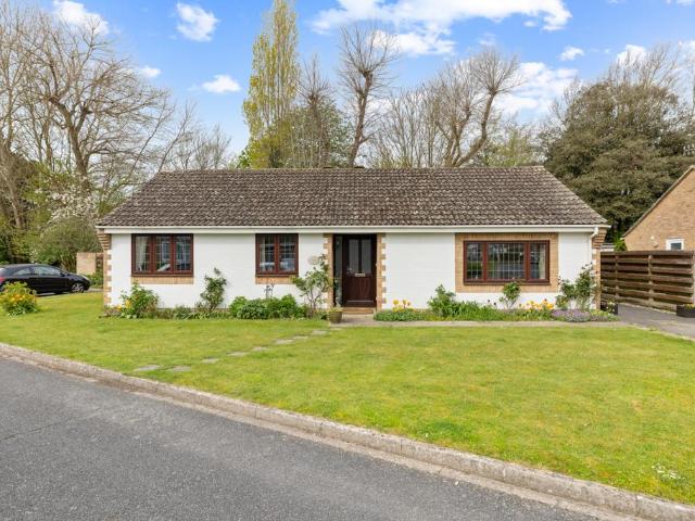 3 bedroom detached bungalow for sale