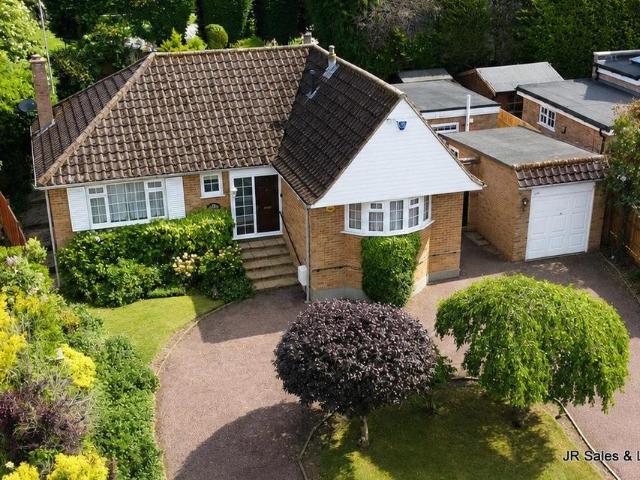 3 bedroom detached bungalow for sale