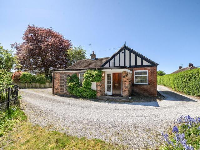 3 bedroom detached bungalow for sale