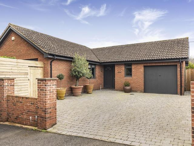 3 bedroom detached bungalow for sale