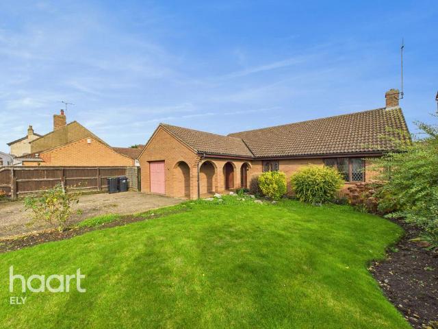 3 bedroom detached bungalow for sale