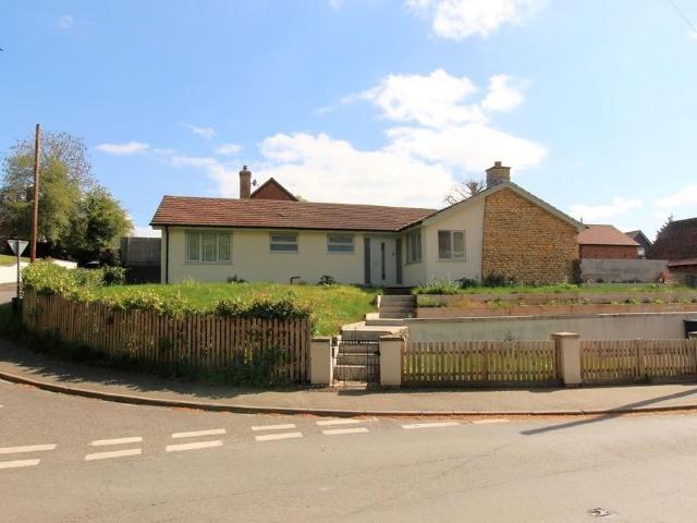 3 bedroom detached bungalow for sale