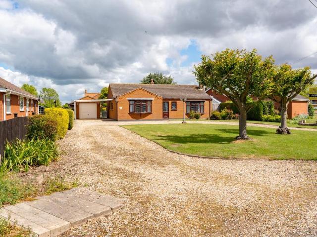 3 bedroom detached bungalow for sale