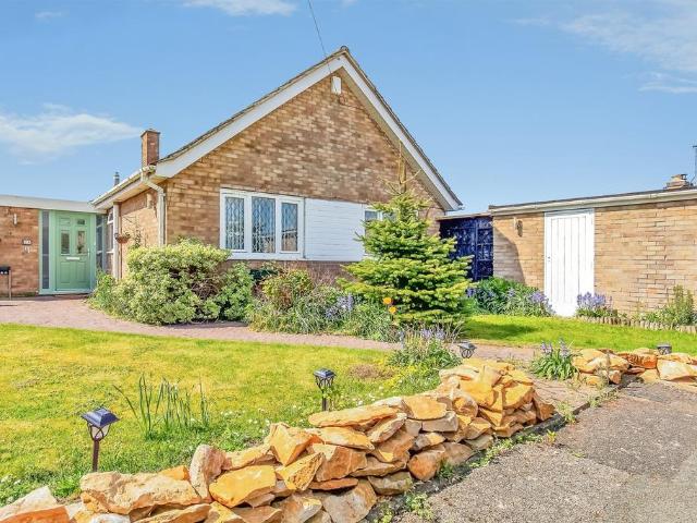 3 bedroom detached bungalow for sale