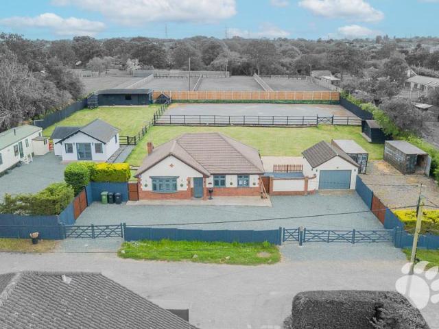 3 bedroom detached bungalow for sale