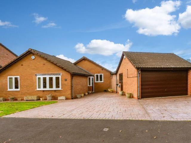 3 bedroom detached bungalow for sale