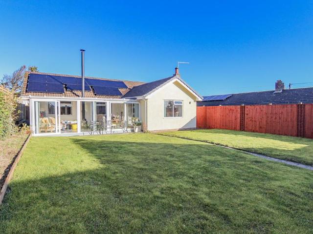 3 bedroom detached bungalow for sale