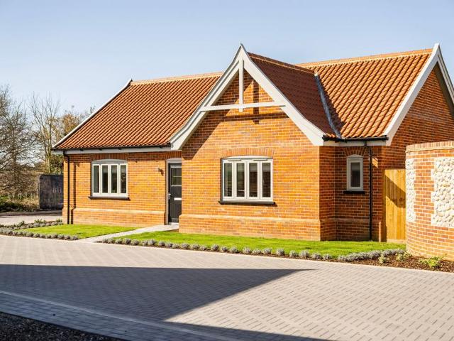 3 bedroom detached bungalow for sale